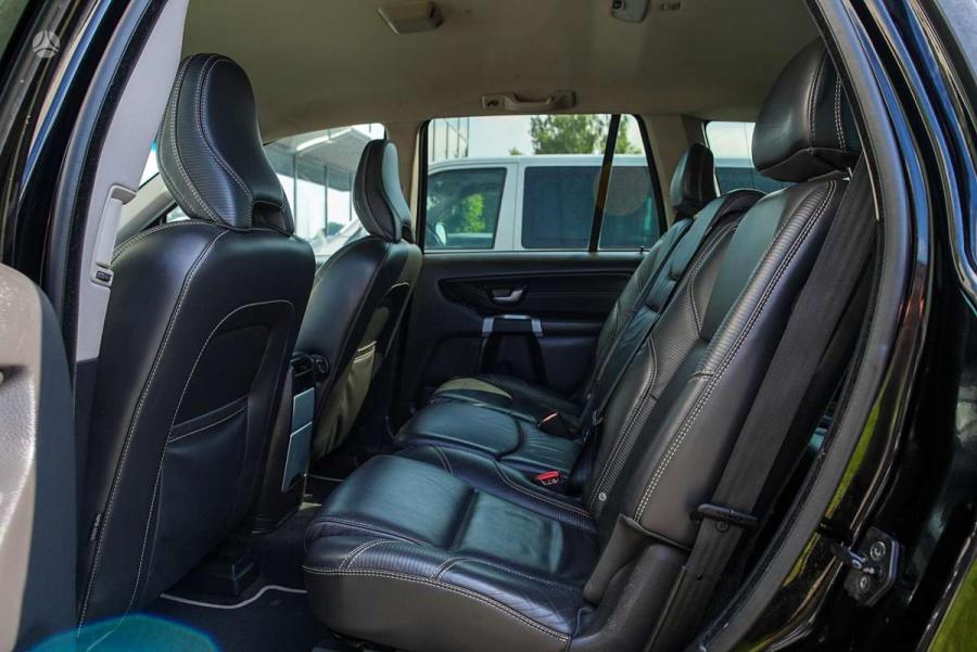 Black Volvo XC90 2013 in Marijampole, with an engine capacity of 2.40 L and mileage of 261 thousand km for 11950 €, photo 31 on AUTOMOTO.COM.LV