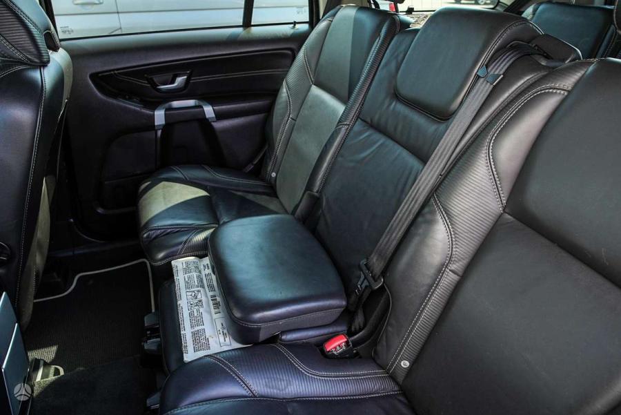 Black Volvo XC90 2013 in Marijampole, with an engine capacity of 2.40 L and mileage of 261 thousand km for 11950 €, photo 32 on AUTOMOTO.COM.LV