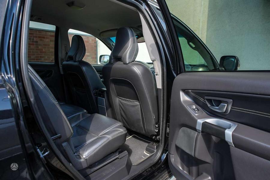 Black Volvo XC90 2013 in Marijampole, with an engine capacity of 2.40 L and mileage of 261 thousand km for 11950 €, photo 34 on AUTOMOTO.COM.LV