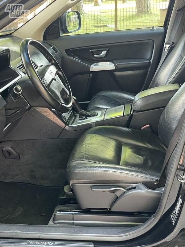 Black Volvo XC90 2013 in Vilnius, with an engine capacity of 2.40 L and mileage of 258 thousand km for 9200 €, photo 8 on AUTOMOTO.COM.LV