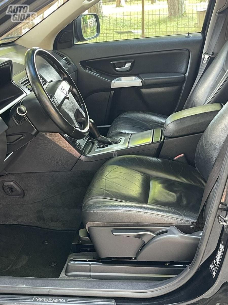 Melns Volvo XC90 2013 Viļņa, ar dzinēja tilpumu 2.40 L un nobraukumu 258 tūkst. km par 9200 €, foto 9 vietnē AUTOMOTO.COM.LV