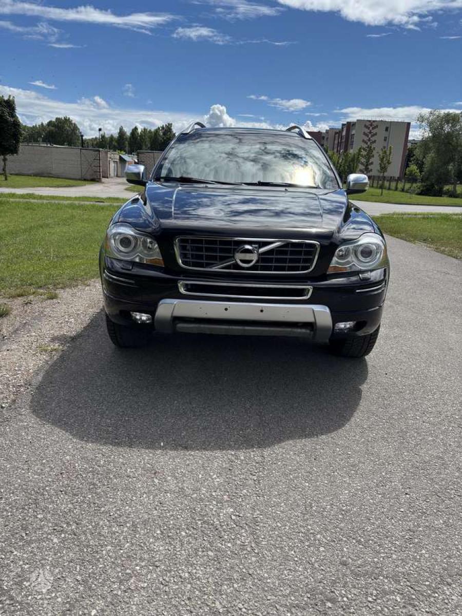 Black Volvo XC90 2013 in Prienai, with an engine capacity of 3.19 L and mileage of 229 thousand km for 7900 €, photo 4 on AUTOMOTO.COM.LV