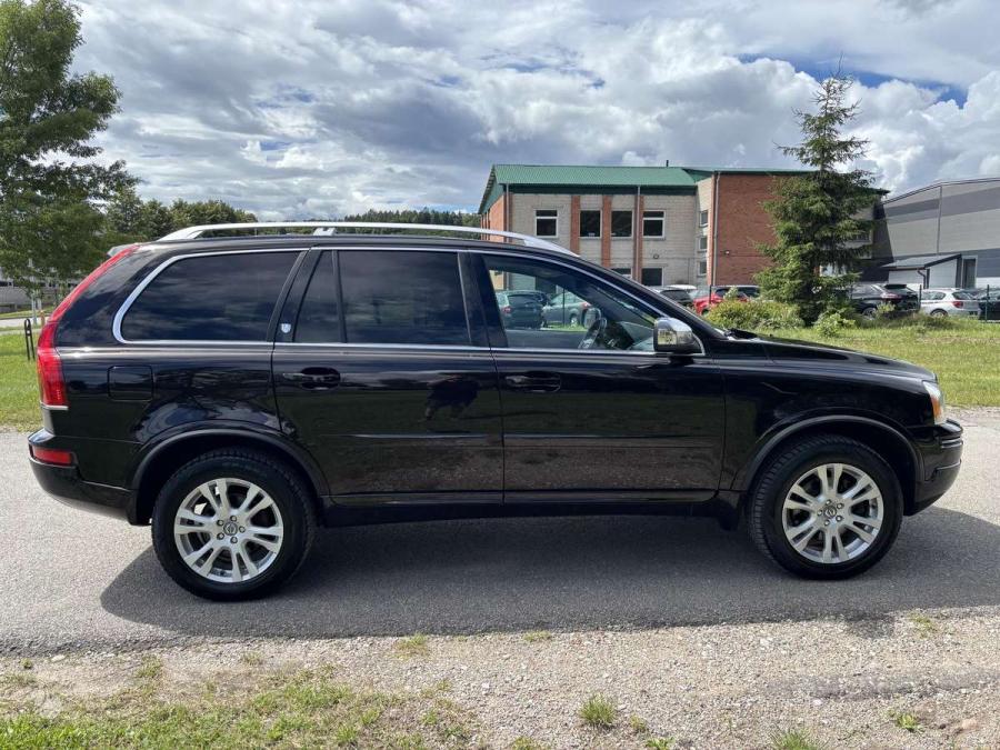 Black Volvo XC90 2013 in Prienai, with an engine capacity of 3.19 L and mileage of 229 thousand km for 7900 €, photo 9 on AUTOMOTO.COM.LV