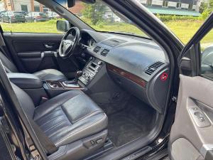 Black Volvo XC90 2013 in Prienai, with an engine capacity of 3.19 L and mileage of 229 thousand km for 7900 €, photo 10 on AUTOMOTO.COM.LV