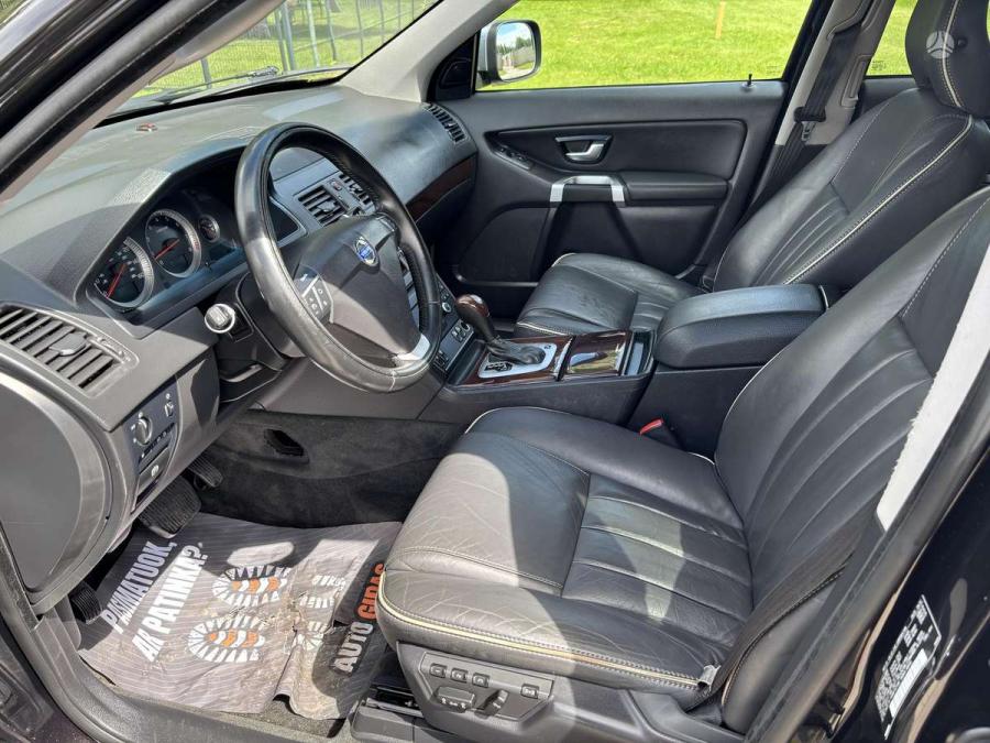 Black Volvo XC90 2013 in Prienai, with an engine capacity of 3.19 L and mileage of 229 thousand km for 7900 €, photo 11 on AUTOMOTO.COM.LV