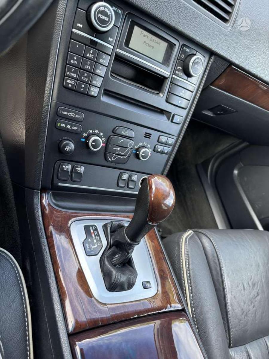 Black Volvo XC90 2013 in Prienai, with an engine capacity of 3.19 L and mileage of 229 thousand km for 7900 €, photo 18 on AUTOMOTO.COM.LV