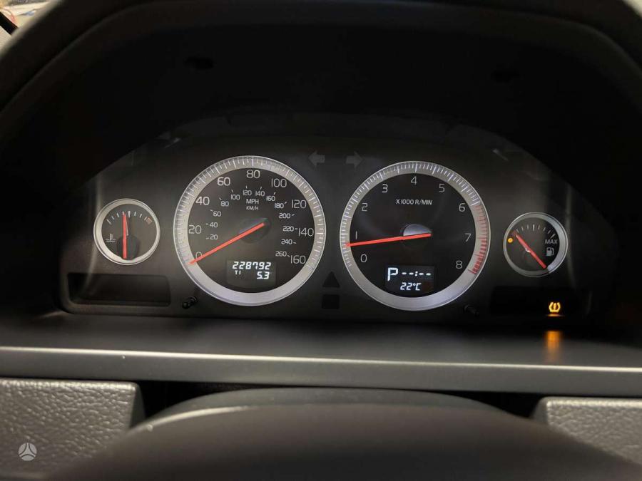 Black Volvo XC90 2013 in Prienai, with an engine capacity of 3.19 L and mileage of 229 thousand km for 7900 €, photo 19 on AUTOMOTO.COM.LV