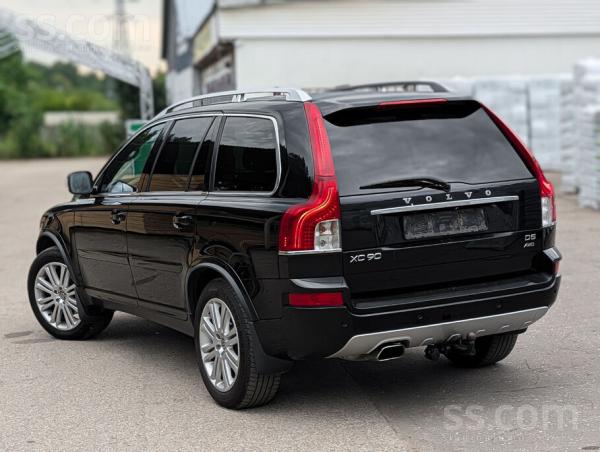 Black Volvo XC90 2013 in Jurmala, with an engine capacity of 2.40 L and mileage of 0 thousand km for 9950 €, photo 3 on AUTOMOTO.COM.LV