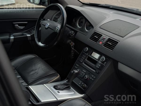 Black Volvo XC90 2013 in Jurmala, with an engine capacity of 2.40 L and mileage of 0 thousand km for 9950 €, photo 8 on AUTOMOTO.COM.LV