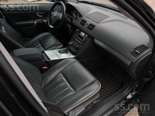 Black Volvo XC90 2013 in Jurmala, with an engine capacity of 2.40 L and mileage of 0 thousand km for 9950 €, photo 10 on AUTOMOTO.COM.LV