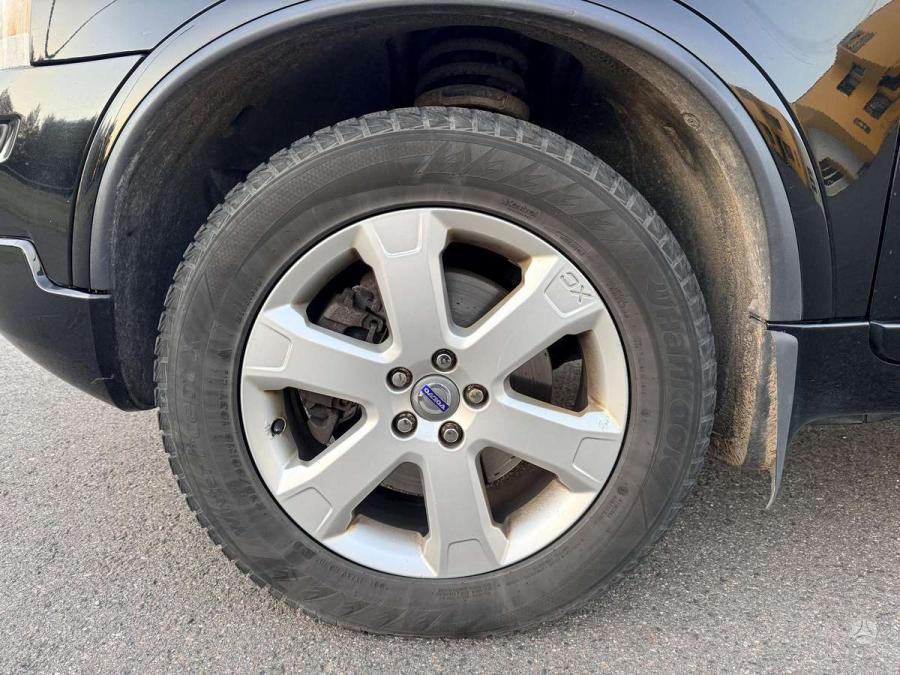 Melns Volvo XC90 2013 Kaišiadorys, ar dzinēja tilpumu 2.40 L un nobraukumu 350 tūkst. km par 12500 €, foto 13 vietnē AUTOMOTO.COM.LV