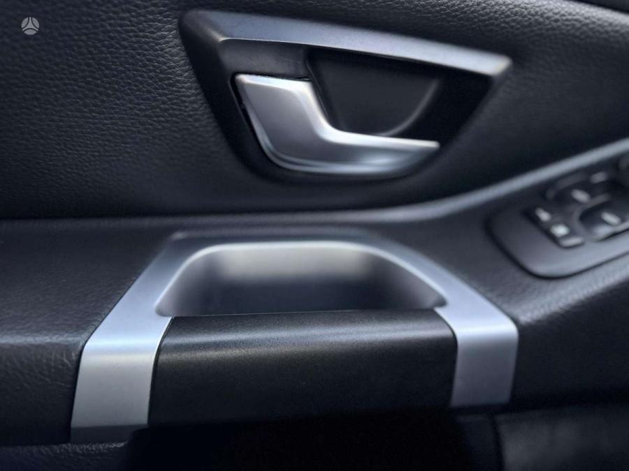 Melns Volvo XC90 2013 Kaišiadorys, ar dzinēja tilpumu 2.40 L un nobraukumu 350 tūkst. km par 12500 €, foto 28 vietnē AUTOMOTO.COM.LV