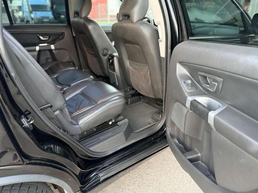 Melns Volvo XC90 2013 Kaišiadorys, ar dzinēja tilpumu 2.40 L un nobraukumu 350 tūkst. km par 12500 €, foto 37 vietnē AUTOMOTO.COM.LV
