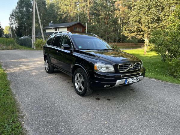 Black Volvo XC90 2013 in Vilnius, with an engine capacity of 2.40 L and mileage of 248 thousand km for 13000 €, photo 1 on AUTOMOTO.COM.LV