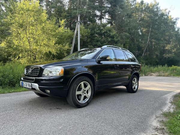 Black Volvo XC90 2013 in Vilnius, with an engine capacity of 2.40 L and mileage of 248 thousand km for 13000 €, photo 5 on AUTOMOTO.COM.LV