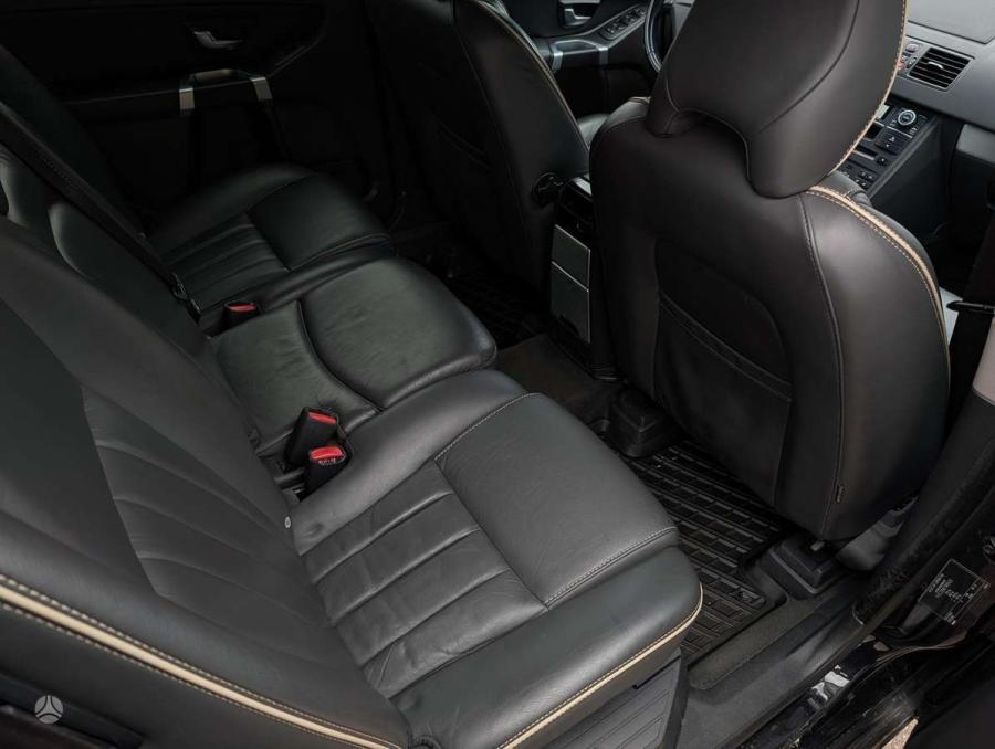 Melns Volvo XC90 2013 Jūrmala, ar dzinēja tilpumu 2.40 L un nobraukumu 325 tūkst. km par 9450 €, foto 14 vietnē AUTOMOTO.COM.LV