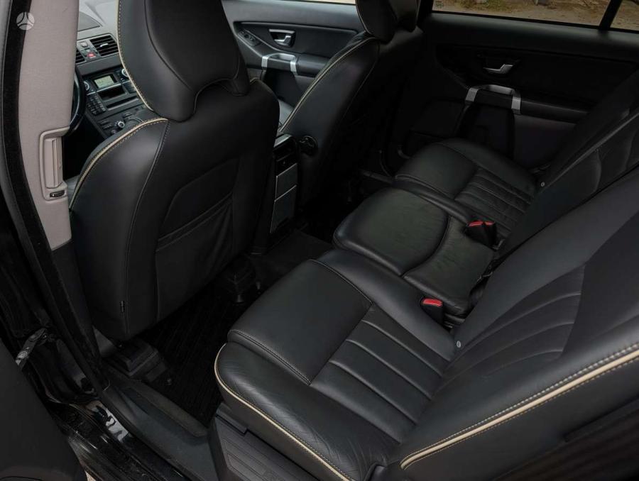 Melns Volvo XC90 2013 Jūrmala, ar dzinēja tilpumu 2.40 L un nobraukumu 325 tūkst. km par 9450 €, foto 17 vietnē AUTOMOTO.COM.LV