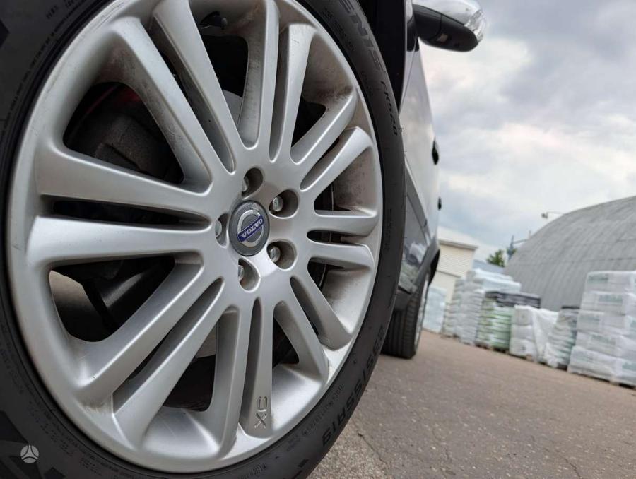 Melns Volvo XC90 2013 Jūrmala, ar dzinēja tilpumu 2.40 L un nobraukumu 325 tūkst. km par 9450 €, foto 19 vietnē AUTOMOTO.COM.LV