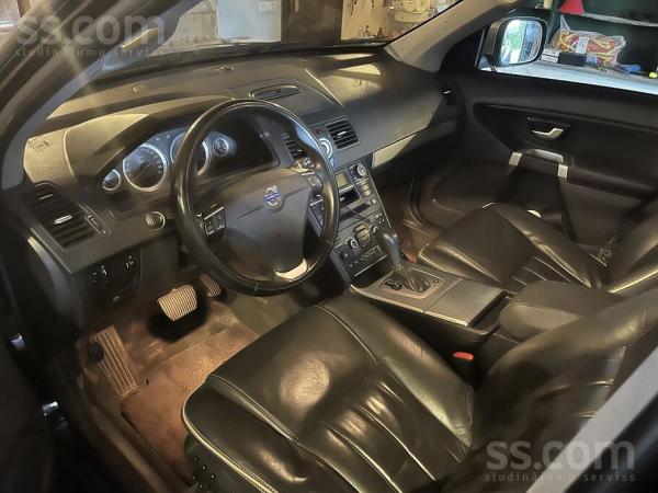 Black Volvo XC90 2013 in Ogre, with an engine capacity of 2.40 L and mileage of 314 thousand km for 8000 €, photo 6 on AUTOMOTO.COM.LV