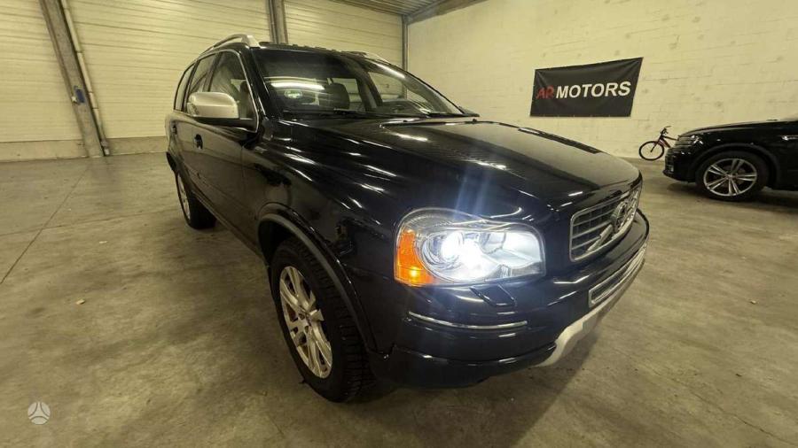 Black Volvo XC90 2014 in Kaunas, with an engine capacity of 2.40 L and mileage of 266 thousand km for 10500 €, photo 1 on AUTOMOTO.COM.LV
