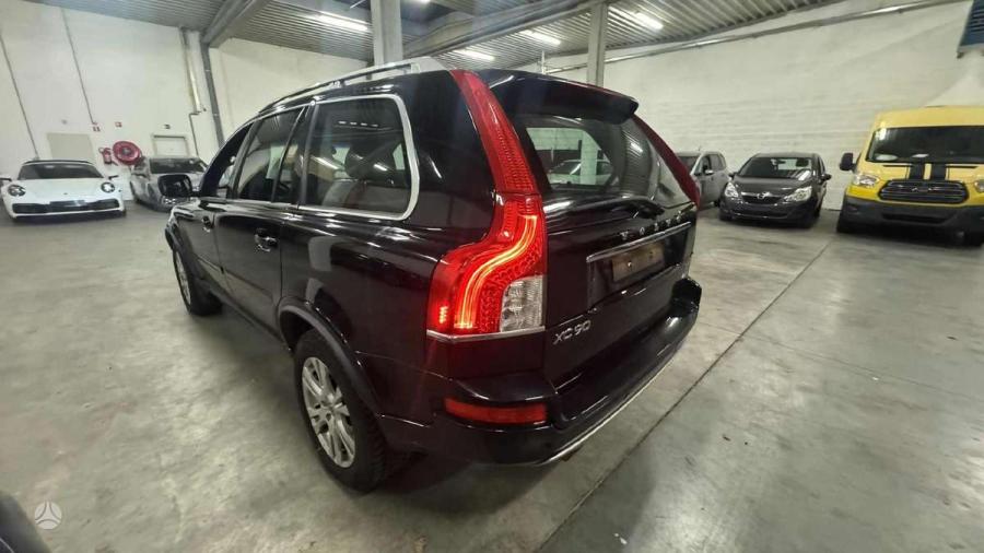 Black Volvo XC90 2014 in Kaunas, with an engine capacity of 2.40 L and mileage of 266 thousand km for 10500 €, photo 3 on AUTOMOTO.COM.LV