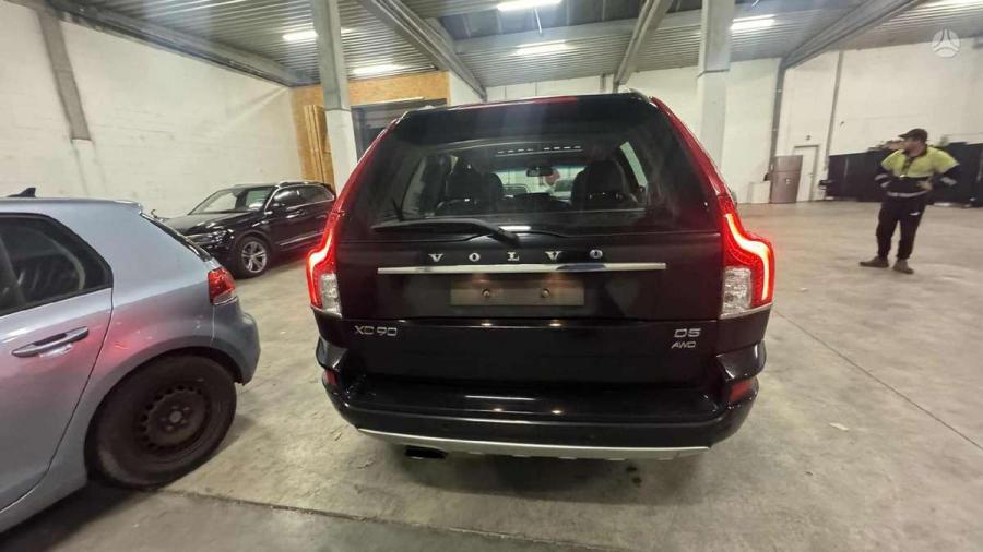 Black Volvo XC90 2014 in Kaunas, with an engine capacity of 2.40 L and mileage of 266 thousand km for 10500 €, photo 4 on AUTOMOTO.COM.LV