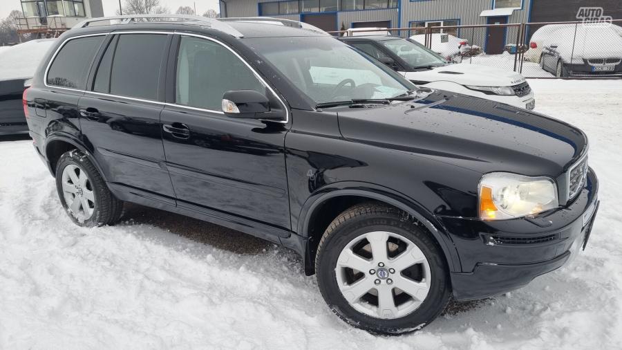 Black Volvo XC90 2014 in Siauliai, with an engine capacity of 2.40 L and mileage of 225 thousand km for 12300 €, photo 8 on AUTOMOTO.COM.LV