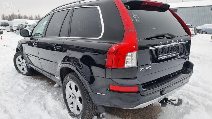Black Volvo XC90 2014 in Siauliai, with an engine capacity of 2.40 L and mileage of 225 thousand km for 12300 €, photo 10 on AUTOMOTO.COM.LV