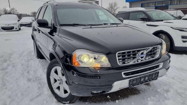 Black Volvo XC90 2014 in Siauliai, with an engine capacity of 2.40 L and mileage of 225 thousand km for 12200 €, photo 6 on AUTOMOTO.COM.LV