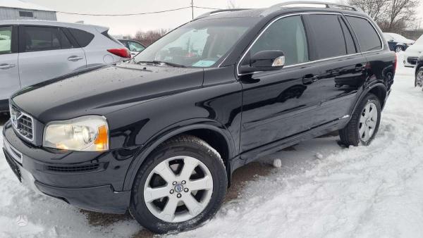 Black Volvo XC90 2014 in Siauliai, with an engine capacity of 2.40 L and mileage of 225 thousand km for 12200 €, photo 8 on AUTOMOTO.COM.LV