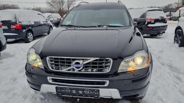 Black Volvo XC90 2014 in Siauliai, with an engine capacity of 2.40 L and mileage of 225 thousand km for 12200 €, photo 9 on AUTOMOTO.COM.LV