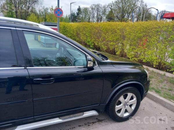 Melns Volvo XC90 2014 Jelgava, ar dzinēja tilpumu 2.40 L un nobraukumu 225 tūkst. km par 11400 €, foto 4 vietnē AUTOMOTO.COM.LV