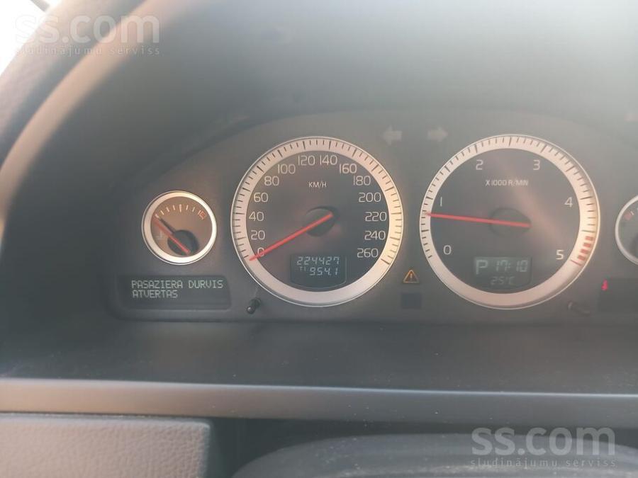 Melns Volvo XC90 2014 Jelgava, ar dzinēja tilpumu 2.40 L un nobraukumu 225 tūkst. km par 11400 €, foto 7 vietnē AUTOMOTO.COM.LV