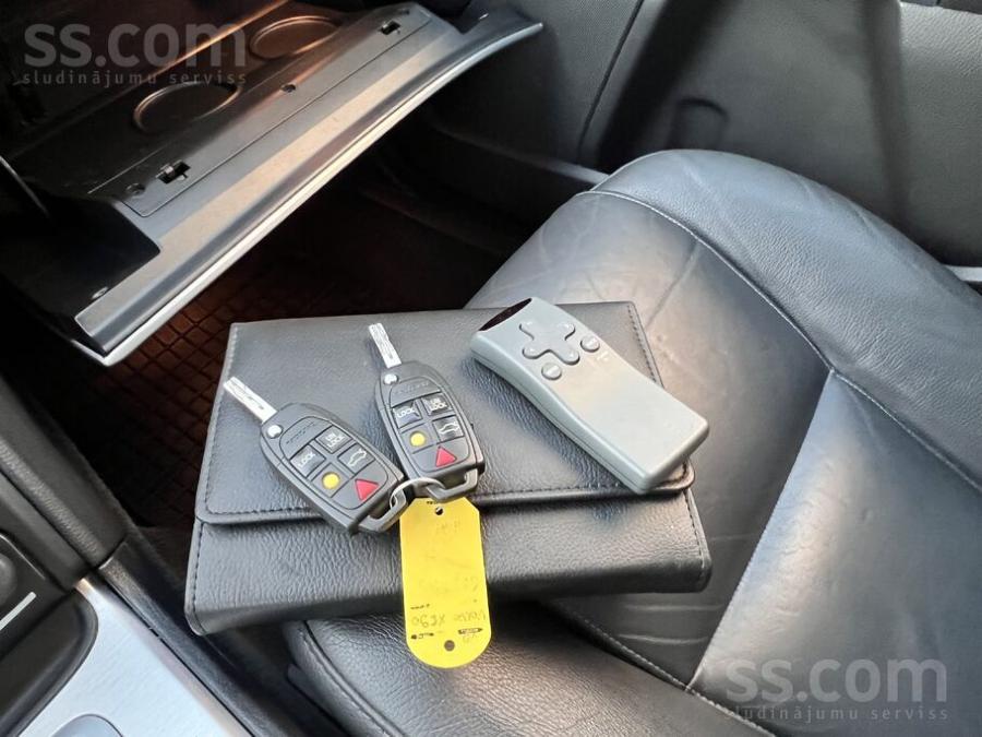 Melns Volvo XC90 2014 Rīga, ar dzinēja tilpumu 2.40 L un nobraukumu 312 tūkst. km par 9890 €, foto 21 vietnē AUTOMOTO.COM.LV