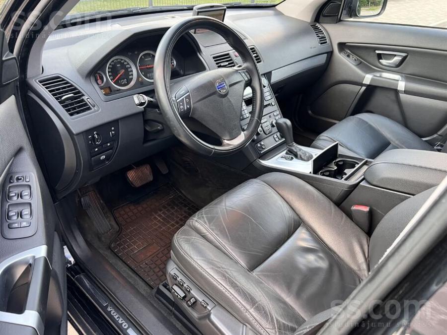 Melns Volvo XC90 2014 Rīga, ar dzinēja tilpumu 2.40 L un nobraukumu 312 tūkst. km par 9890 €, foto 24 vietnē AUTOMOTO.COM.LV