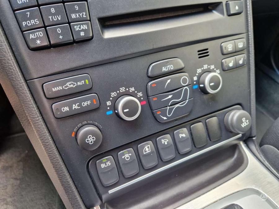 Melns Volvo XC90 2014 Viļņa, ar dzinēja tilpumu 2.40 L un nobraukumu 250 tūkst. km par 13650 €, foto 21 vietnē AUTOMOTO.COM.LV