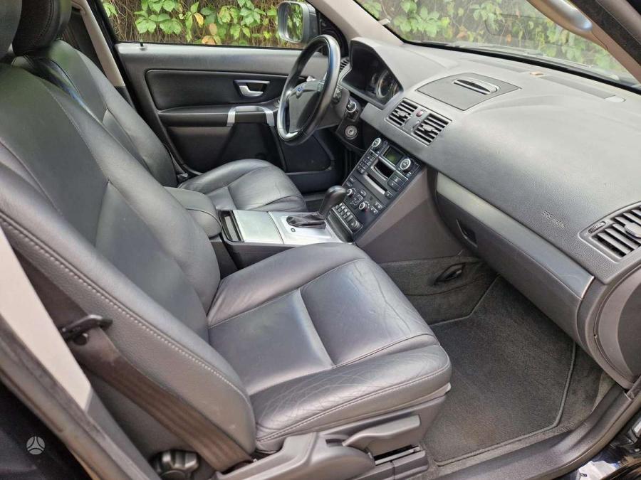 Melns Volvo XC90 2014 Viļņa, ar dzinēja tilpumu 2.40 L un nobraukumu 250 tūkst. km par 13650 €, foto 22 vietnē AUTOMOTO.COM.LV
