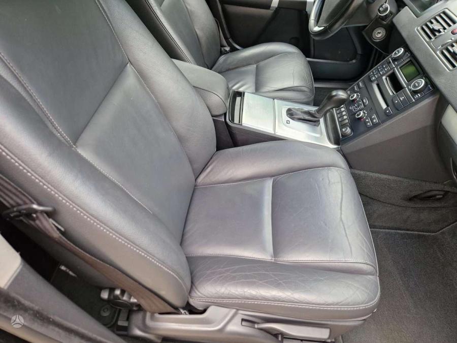 Melns Volvo XC90 2014 Viļņa, ar dzinēja tilpumu 2.40 L un nobraukumu 250 tūkst. km par 13650 €, foto 23 vietnē AUTOMOTO.COM.LV