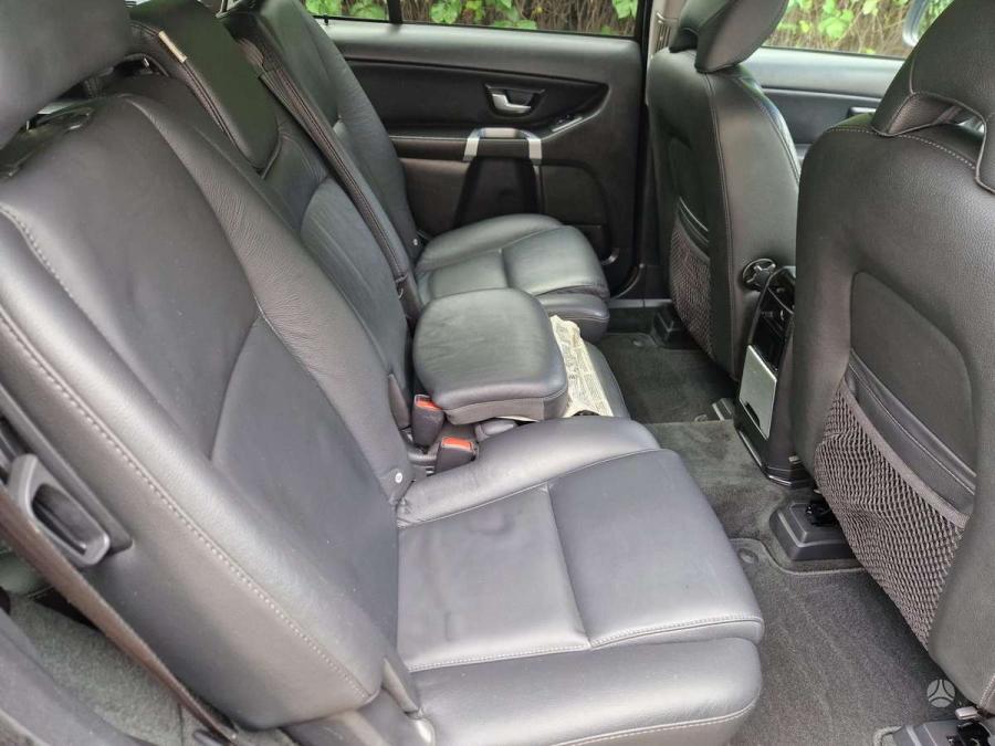 Melns Volvo XC90 2014 Viļņa, ar dzinēja tilpumu 2.40 L un nobraukumu 250 tūkst. km par 13650 €, foto 25 vietnē AUTOMOTO.COM.LV