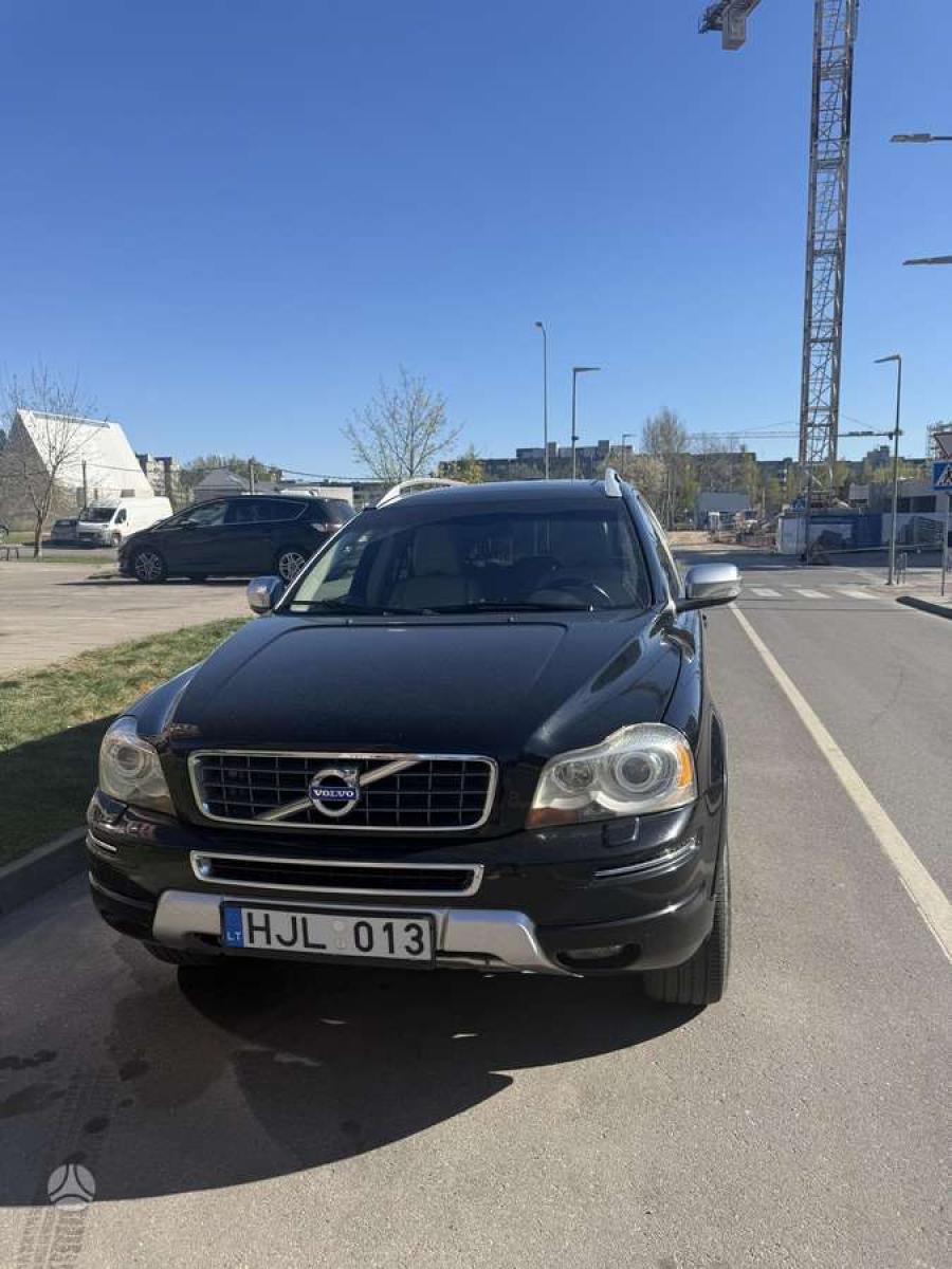 Melns Volvo XC90 2014 Viļņa, ar dzinēja tilpumu 3.19 L un nobraukumu 130 tūkst. km par 13000 €, foto 1 vietnē AUTOMOTO.COM.LV