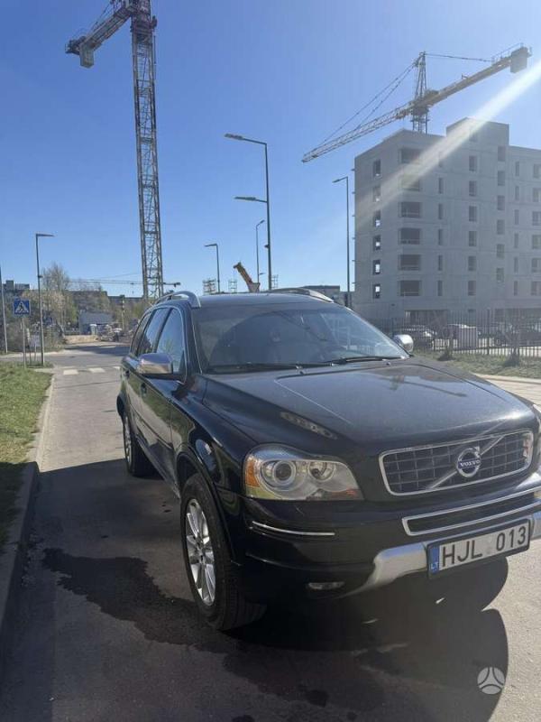 Melns Volvo XC90 2014 Viļņa, ar dzinēja tilpumu 3.19 L un nobraukumu 130 tūkst. km par 13000 €, foto 2 vietnē AUTOMOTO.COM.LV