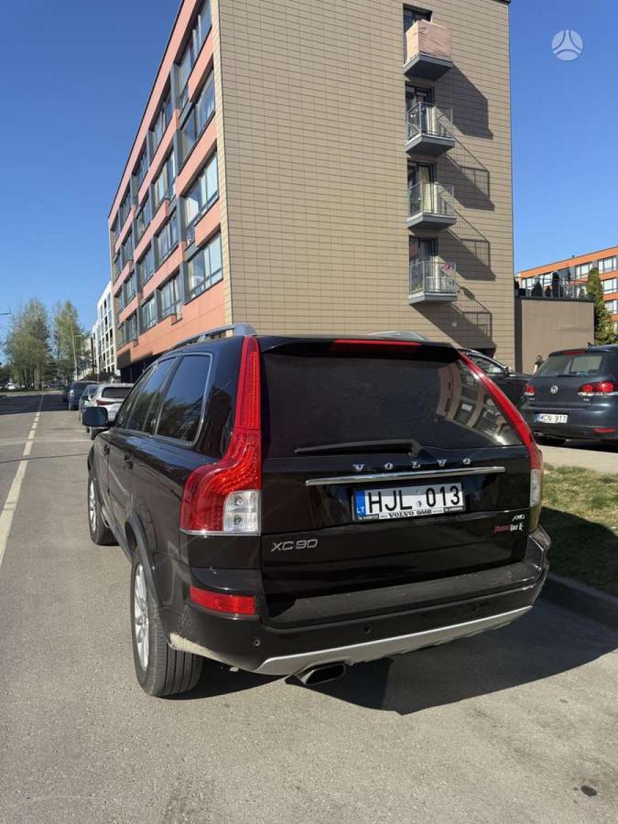 Melns Volvo XC90 2014 Viļņa, ar dzinēja tilpumu 3.19 L un nobraukumu 130 tūkst. km par 13000 €, foto 4 vietnē AUTOMOTO.COM.LV