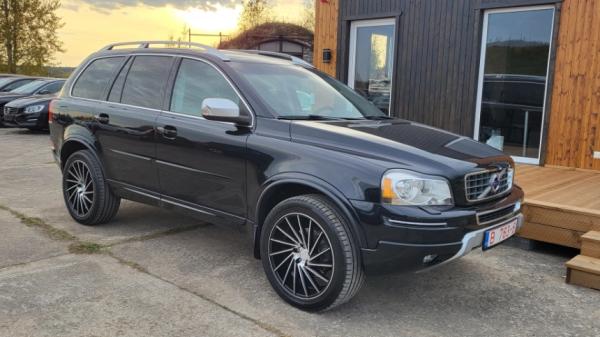 Black Volvo XC90 2014 in Riga, with an engine capacity of 2.40 L and mileage of 200 thousand km for 14990 €, photo 2 on AUTOMOTO.COM.LV