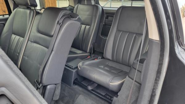Black Volvo XC90 2014 in Riga, with an engine capacity of 2.40 L and mileage of 200 thousand km for 14990 €, photo 4 on AUTOMOTO.COM.LV