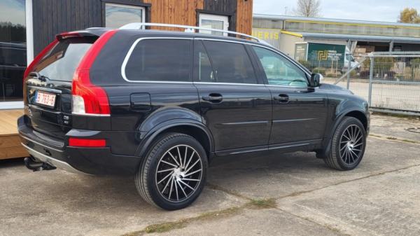 Black Volvo XC90 2014 in Riga, with an engine capacity of 2.40 L and mileage of 200 thousand km for 14990 €, photo 8 on AUTOMOTO.COM.LV