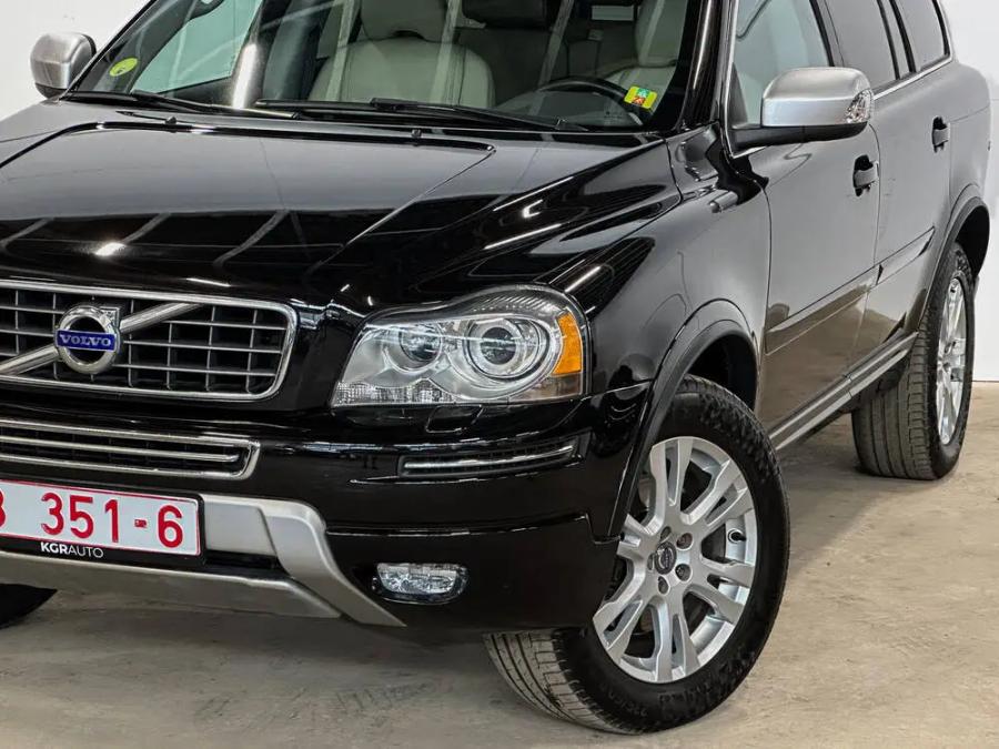 Black Volvo XC90 2014 in Jurmala, with an engine capacity of 2.40 L and mileage of 272 thousand km for 13950 €, photo 3 on AUTOMOTO.COM.LV