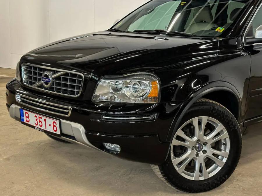 Black Volvo XC90 2014 in Jurmala, with an engine capacity of 2.40 L and mileage of 272 thousand km for 13950 €, photo 4 on AUTOMOTO.COM.LV