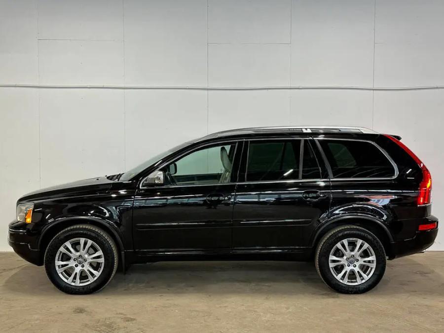 Black Volvo XC90 2014 in Jurmala, with an engine capacity of 2.40 L and mileage of 272 thousand km for 13950 €, photo 9 on AUTOMOTO.COM.LV