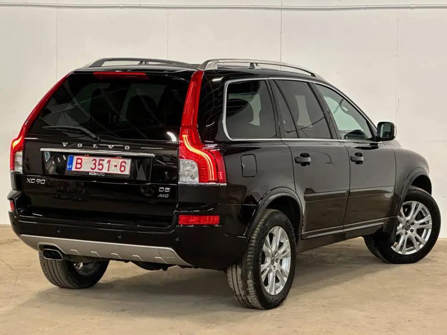 Black Volvo XC90 2014 in Jurmala, with an engine capacity of 2.40 L and mileage of 272 thousand km for 13950 €, photo 16 on AUTOMOTO.COM.LV
