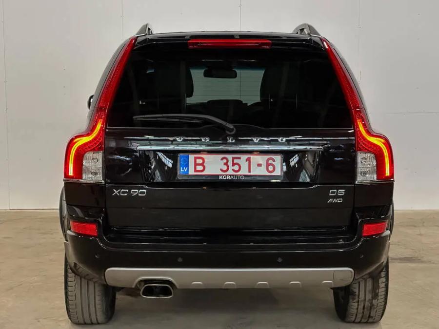 Black Volvo XC90 2014 in Jurmala, with an engine capacity of 2.40 L and mileage of 272 thousand km for 13950 €, photo 17 on AUTOMOTO.COM.LV